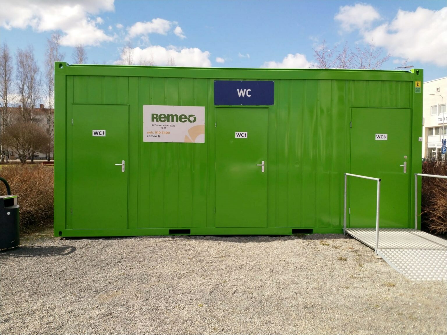 Kesän merkit ilmassa: maalia mattoon ja wc-kontti puistoon | Seinäjoen ...